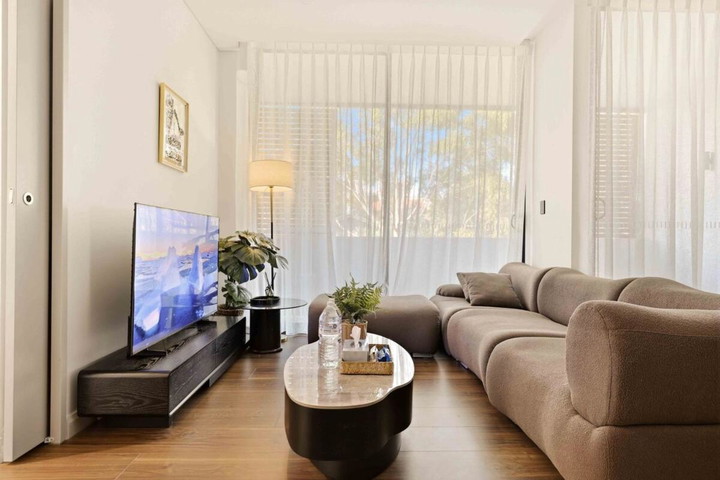 Chic 2br Retreat In Vibrant Gladesville - Strathfield
