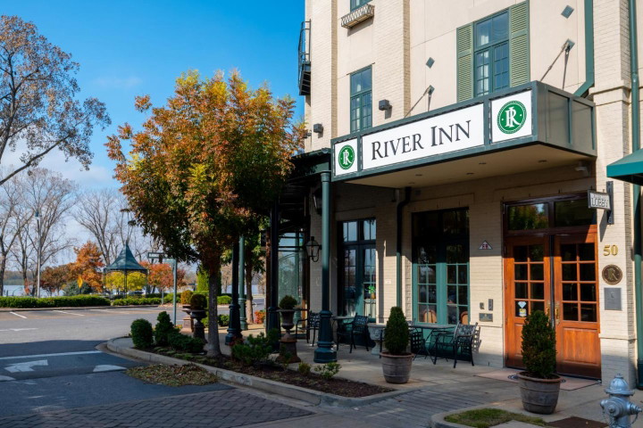 River Inn Of Harbor Town - Memphis, TN