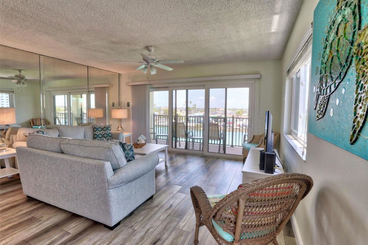 Land's End 4-406 Bay Front - Treasure Island, FL