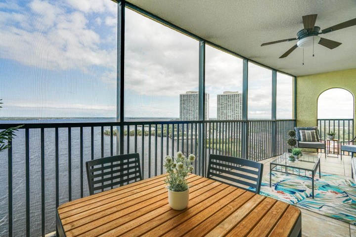 Riverfront Fort Myers Condo W/ Community Amenities - Fort Myers, FL