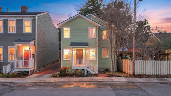 Savannah Reserve Whole House & Hot Tub Sleeps 12 - Savannah, GA