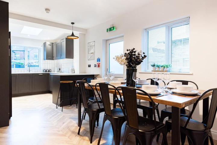 5 Bed House Perfect For Contractor & Family Groups - Shrewsbury