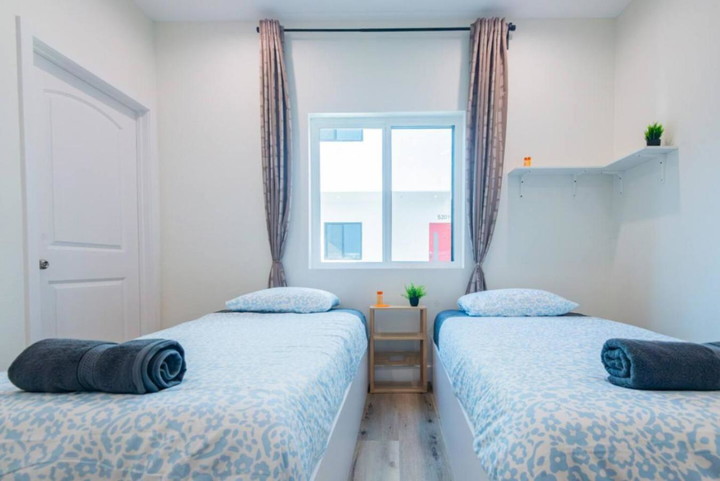 Tidy Shared Room And Ensuite Bath In Mid-city - Cha3a - Los Angeles