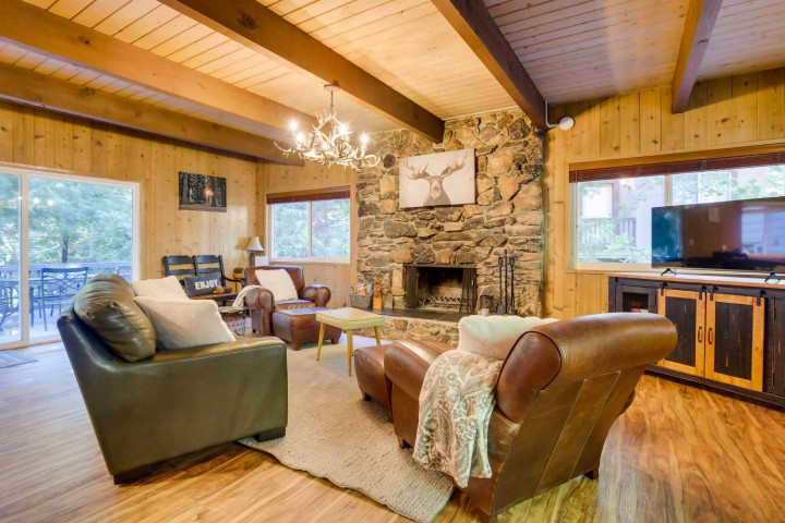 Steps To Lake Arrowhead: Cabin W/ Full Lake Access - Lake Arrowhead, CA