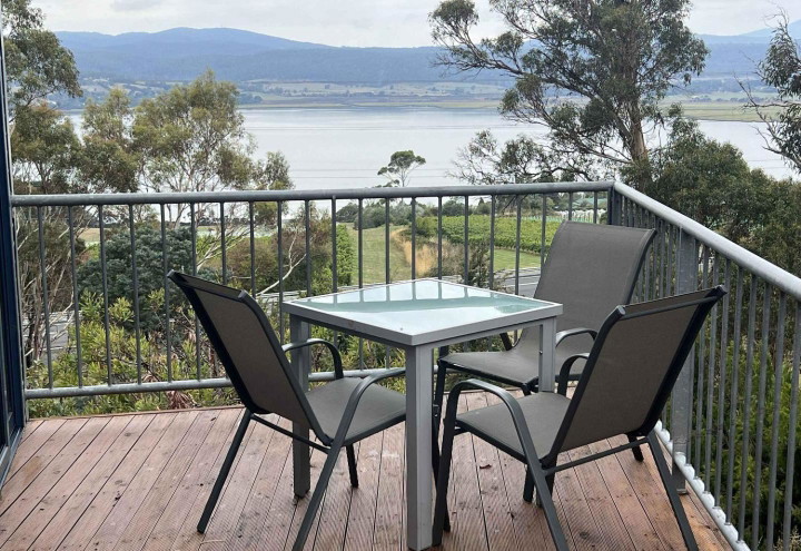 The Tamar Ridge Apartment 10 - King Suite Amazing River Views - Launceston