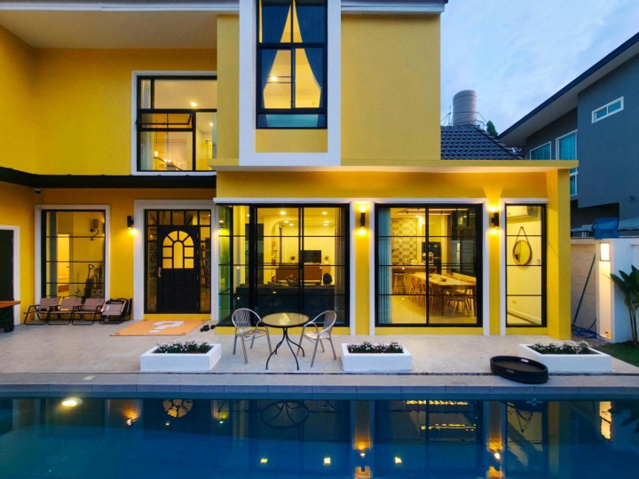 Private 6 Bedroom - Mellow Yellow Villa - Chiang Mai, Thailand