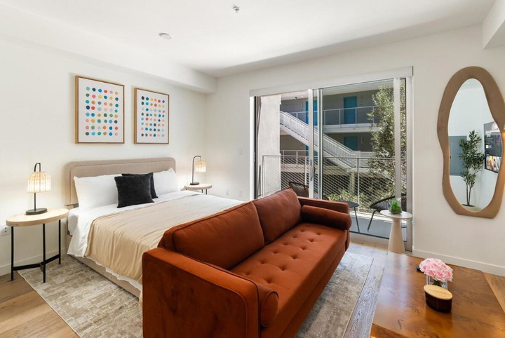 Studio: West Hollywood - World Class Amenities - Hollywood, CA