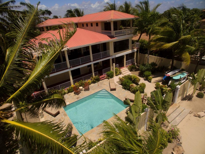 Mission Bay - Large 5 Bedroom Oceanfront W Pier And Pool - Belize
