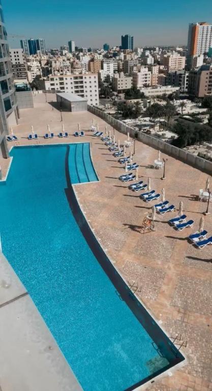 Luxury Corniche Residence 2 Bhk Pool Gym Wifi Sea Front - Sharjah