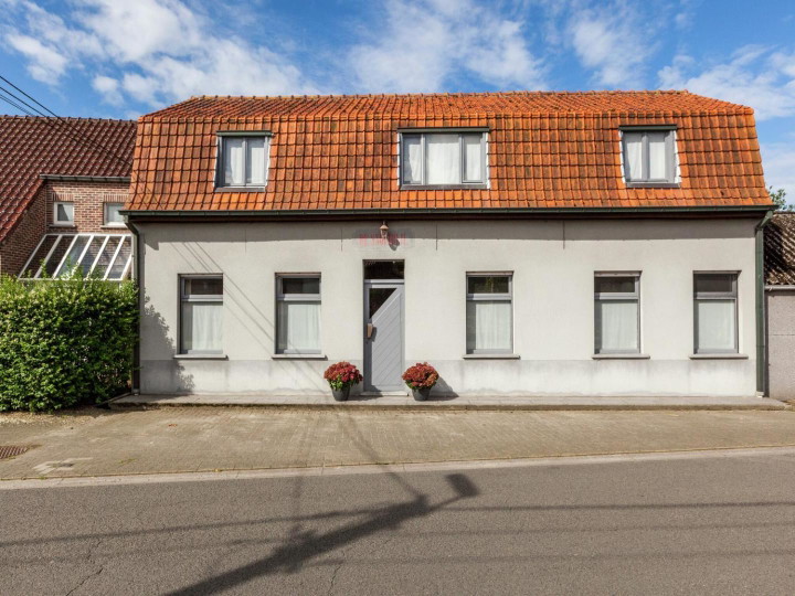 Mansion In Kruiskerke Near Forest And Lake - Maldegem