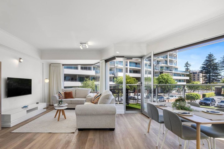 Sunlit Durham - Walk To Glenelg Beach, Dining & Bars - Glenelg