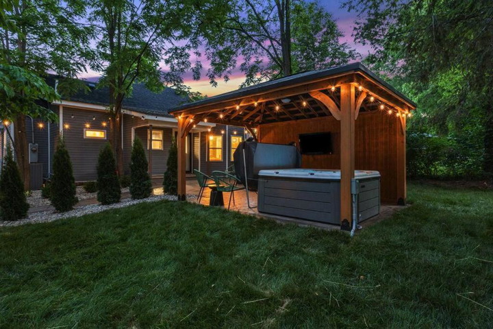 The Luxe/hot Tub/12min To Horse Park/30 Min To Ark - Georgetown, KY