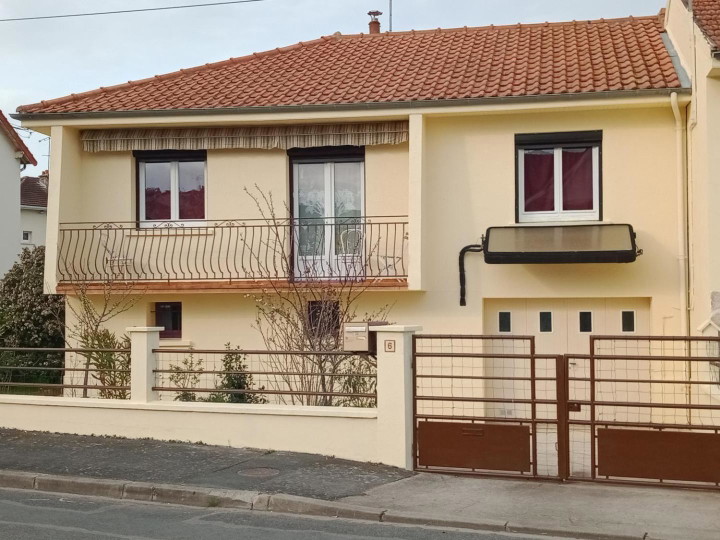 Maison Entière Garage Et Parking - Montluçon