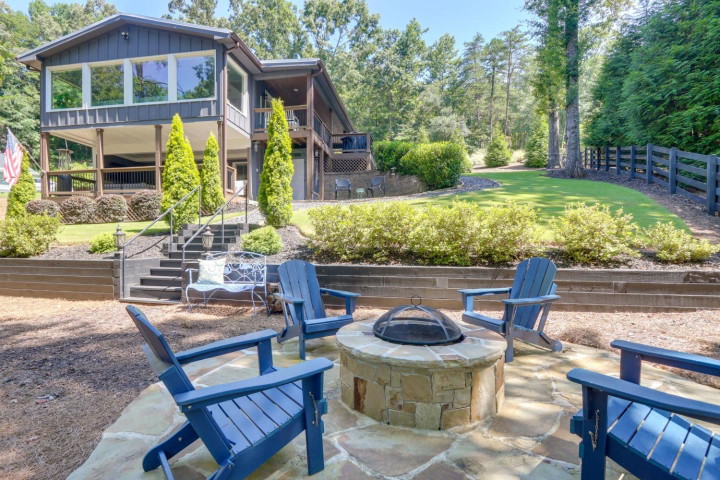 Boat Dock + Yard: Lake Lanier Gem In Gainesville - Dahlonega, GA