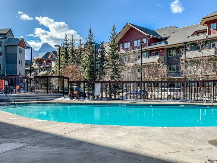 Evergreen Escape - 2 Bedroom Condo With Pool & Hot Tub - Canmore