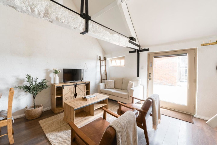 Cosy Cotswolds Cottage Farm Stay - Shepherds Rest - Bibury