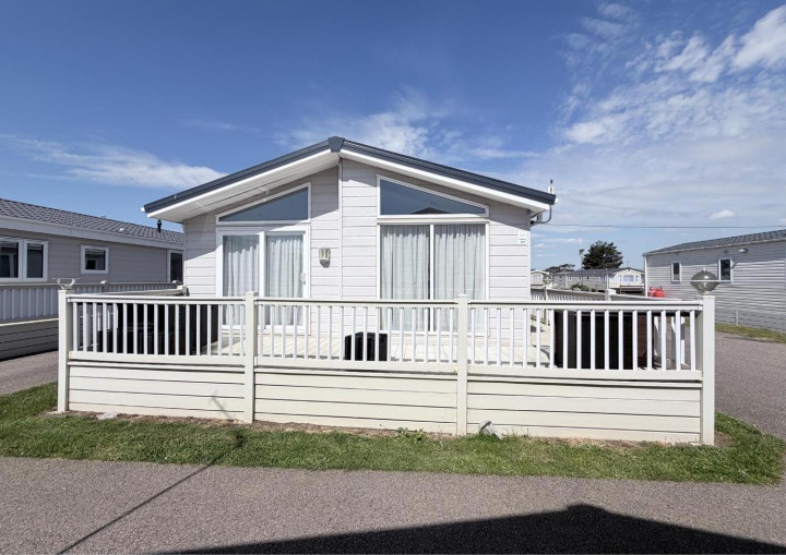 Luxury Lodge At Suffolk Sands Holiday Park Ref 45009mv - Felixstowe