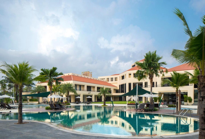 Eastin Thana City Golf Resort Bangkok Free Scheduled Shuttle From Hotel To Suvarnabhumi Airport - Bangkok