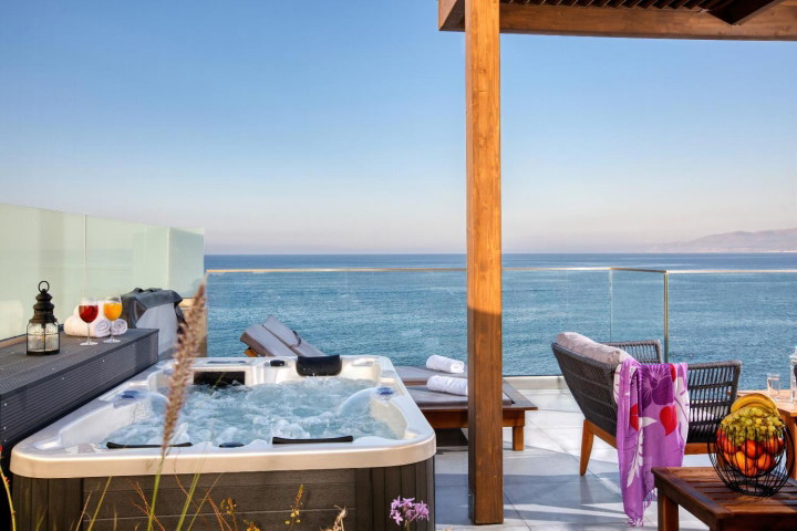 Hersonissos Beach Front Suites - Koutouloufari