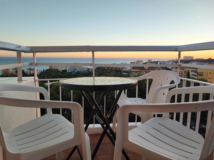 Hercules Paradise 531 - Mediterranean Sea View Terrace - Resort Pools & Gardens - 10 Min Beach - Central Benalmadena - Train To Airport & Malaga - Fast Private Wifi - Remote Work And Firetv Ready - Benalmádena