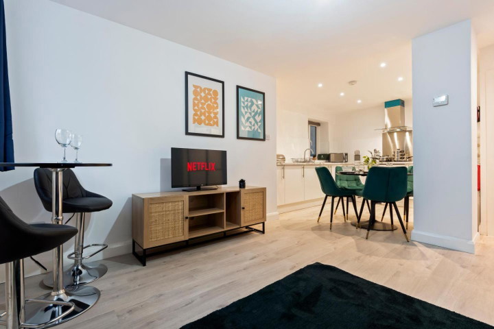 4br Contractor Stay - Sleeps 9 With Wifi - ワトフォード