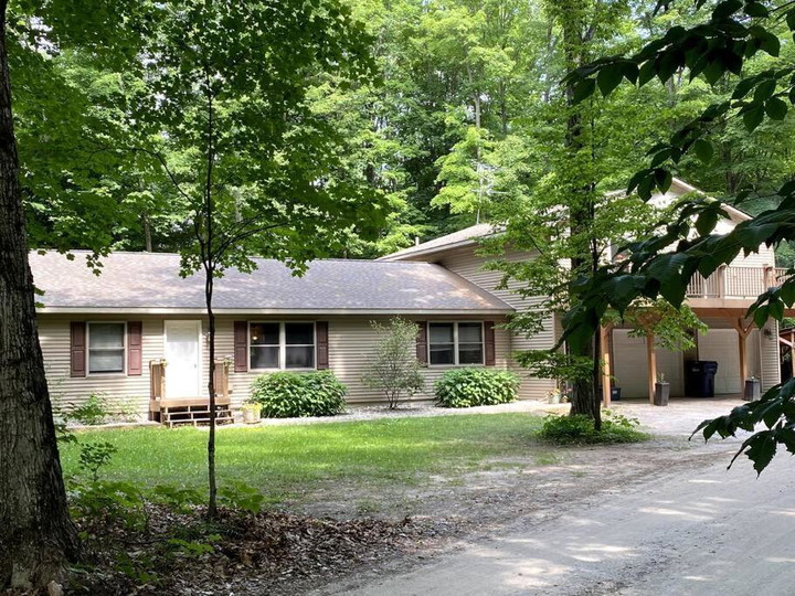 4 Bedroom/2 Bath Home 20 Acres Of Woods - Hot Tub - Frankfort