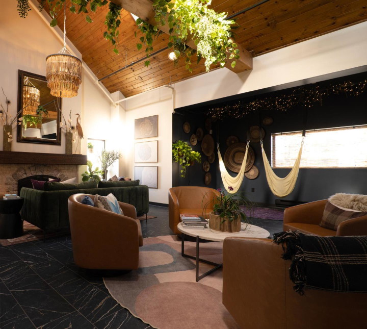 Violet Inn, Lounge & Spa - Two Rivers, WI