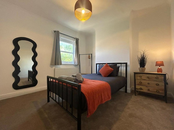 Recently Renovated 2 Bedroom Home In Stoke On Trent - Rudyard Lake
