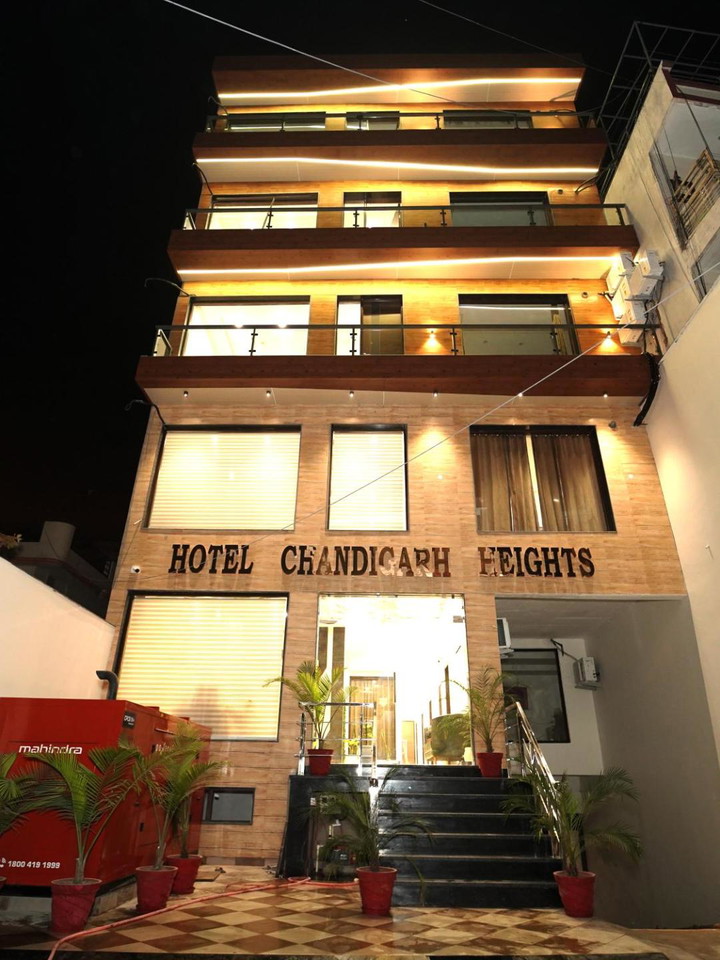 Hotel Chandigarh Heights - Airport Road Manali Highway Transit Hotel - Sahibzada Ajit Singh Nagar