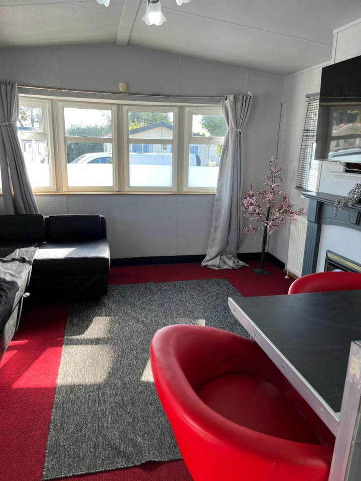 Cosy Caravan Near The Beach - England