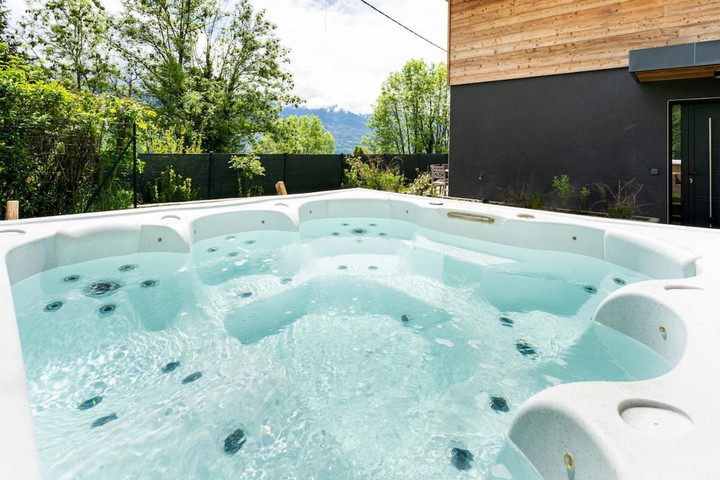 Plancherine, Villa Récente Avec Jacuzzi Privatif - Albertville