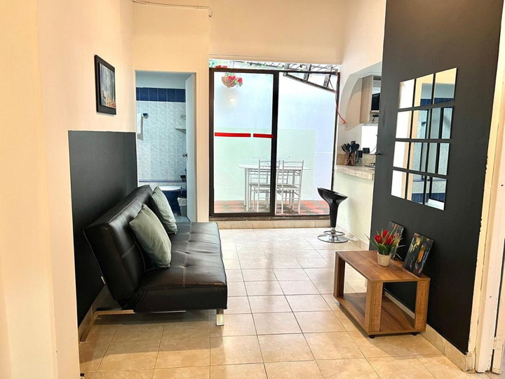 Casa Tradicional Remodelada En Envigado Con Patio - Antioquia