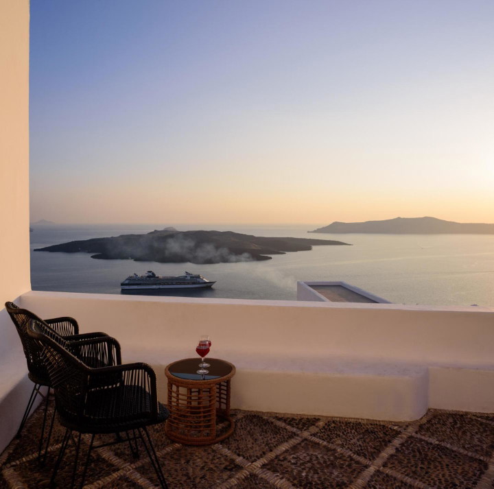 Anemos Family Suites - Santorini