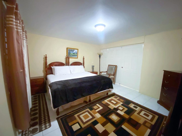 Russell Heights Vacation Home - Kingston