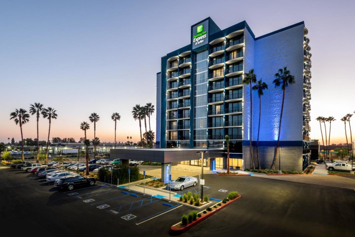 Holiday Inn Express & Suites Santa Ana - Orange County By Ihg - Costa Mesa, CA