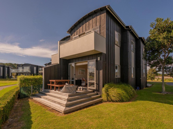 Sunset Retreat - Matarangi Holiday Home - Coromandel