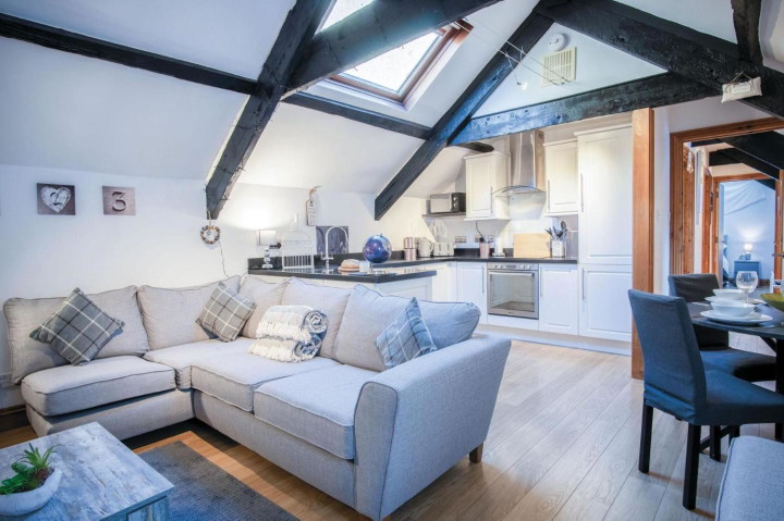 Cosy At The Mews - 2 Bedroom Apartment - Tenby - Tenby