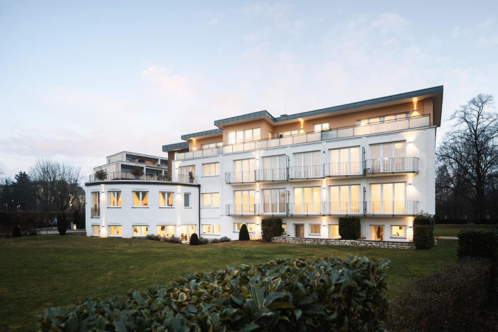 Hotel Vier Jahreszeiten An Der Therme & Kliniken Bad Krozingen Nähe Freiburg & Schwarzwald Ideal Für Wellness Kur & Business Ausflüge 24h Check In- Wlan & Parken Gratis - Breisach am Rhein
