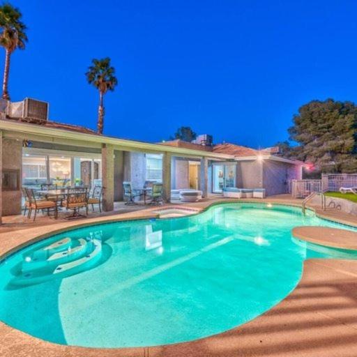 Villa Ellington, Exclusive 11br Estate With Private Pool - North Las Vegas, NV