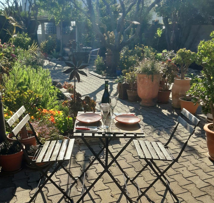 Grande Chambre Lumineuse Avec Cuisine,sdb Et Accès A Un Jolie Jardin - Vauvert
