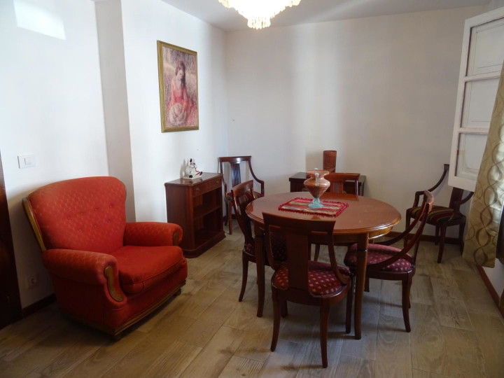 Piso En Centro Urbano De Puentedeume Con Terraza - Cabanas