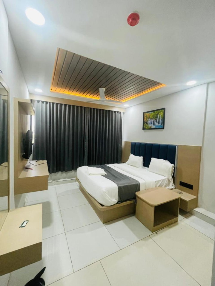 Hotel Hills - Ahmedabad