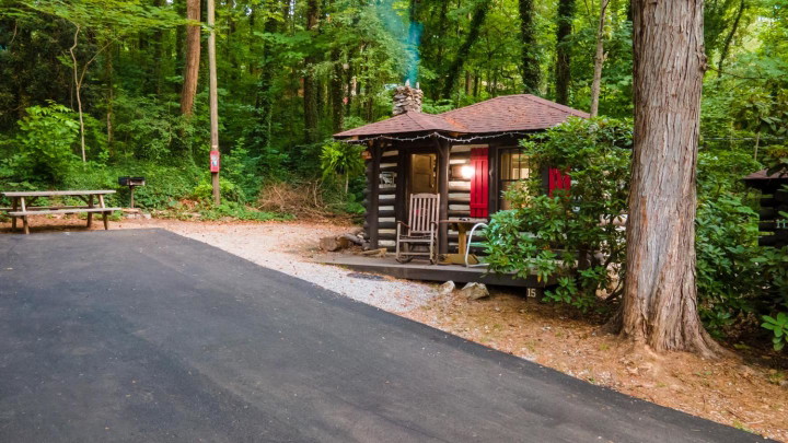 Log Cabin Motor Court - North Carolina