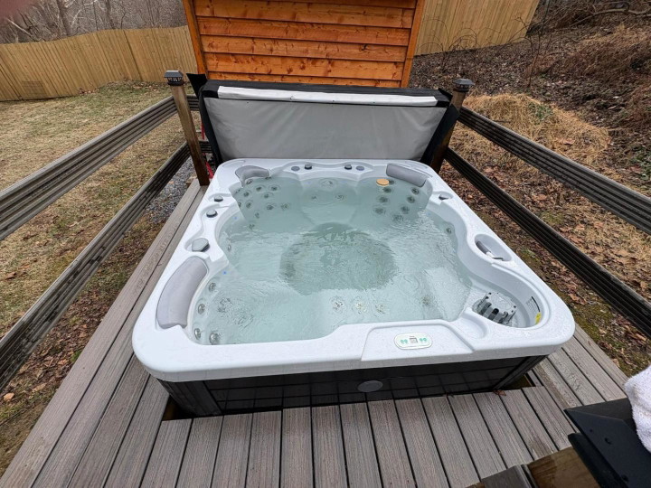 Quiet Cottage In The Woods, With Hot Tub! - West Chester