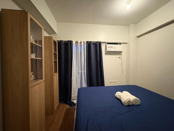 Modern 2br Condo With Balcony In Central Manila - Makati