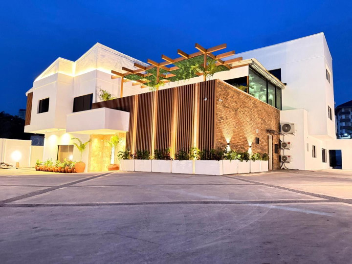 Amazonia Luxury - Abuja
