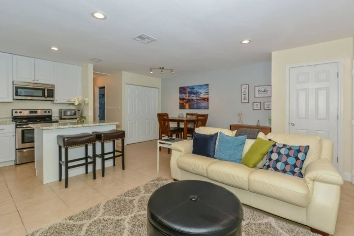 Lovely Cottage Near The Beach And Downtown Sarasota - Lakewood Ranch, FL