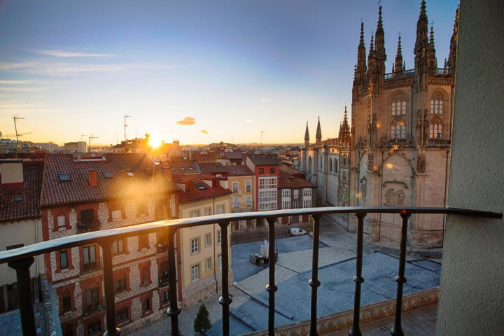 Una Mirada A La Catedral-apartamentos Burgos Catedral - Burgos