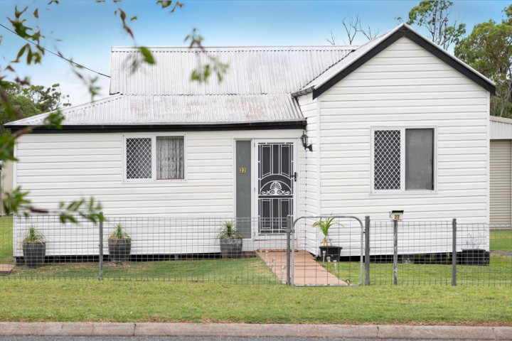 Quaint 2 Bedroom Fully Furnished Cottage - Warwick