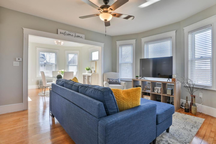 Stylish Apartment Near Downtown, Highways, Boston - Andover, MA